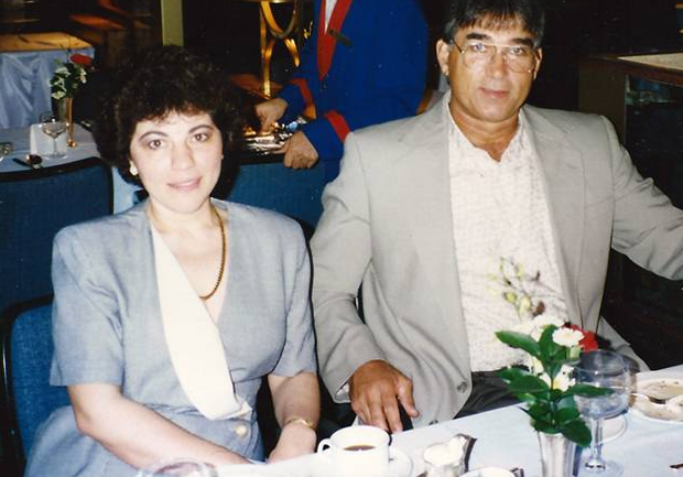 NFL widow gives voice to "quiet hero" Ralph Wenzel - CBS News