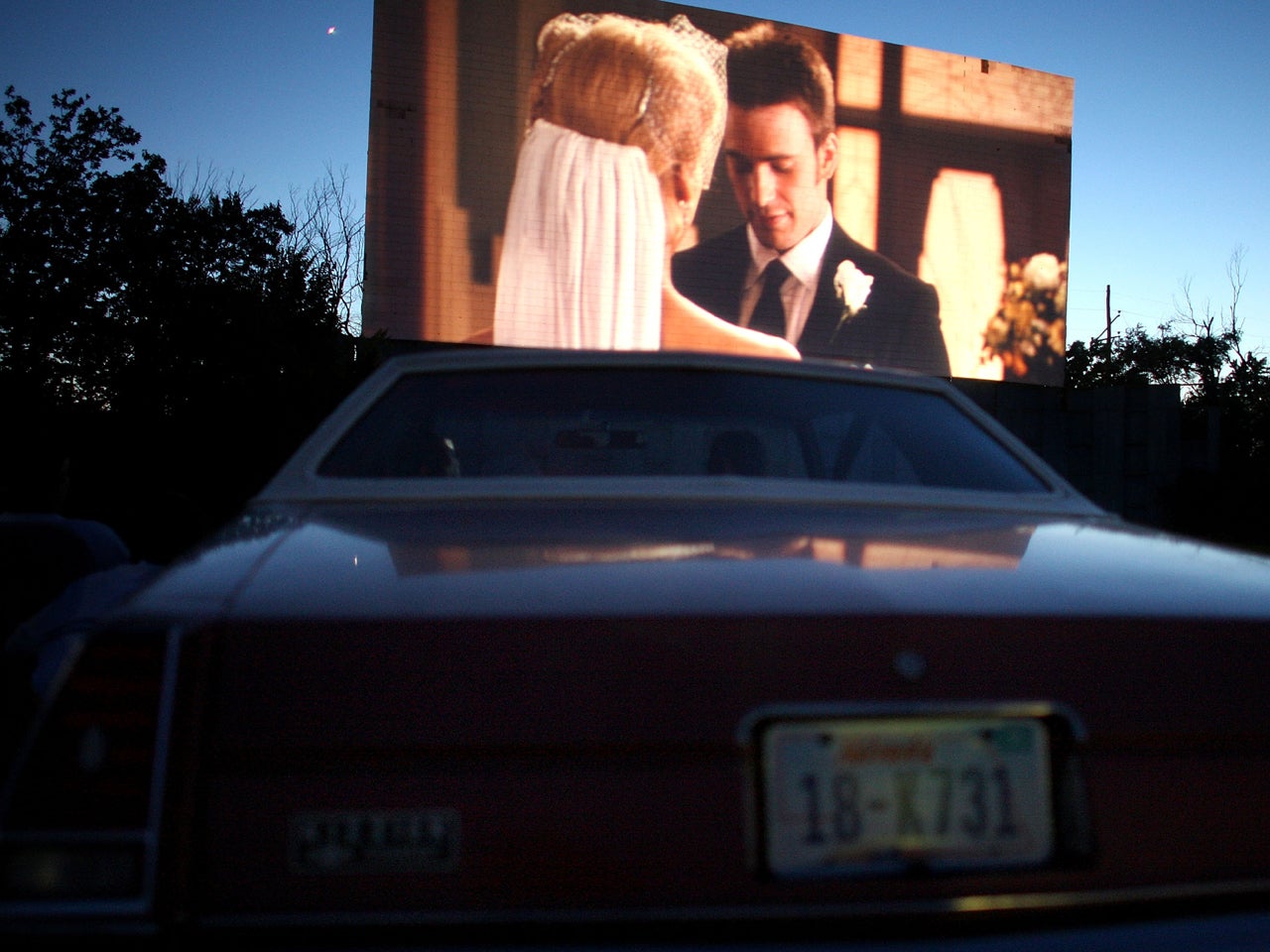 Drive-in movie theaters popular again - CBS News