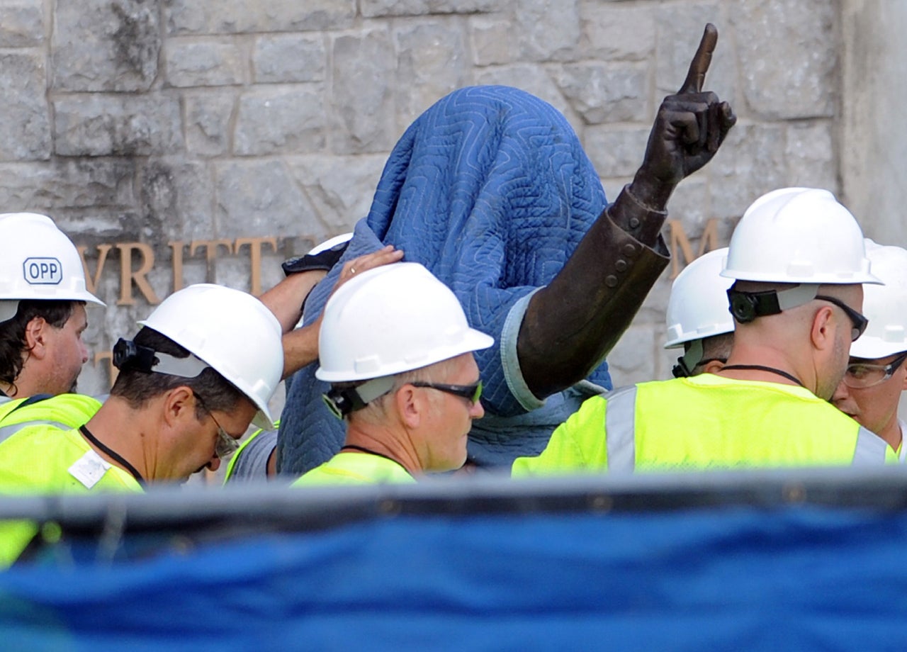 Penn State takes down Joe Paterno statue - CBS News