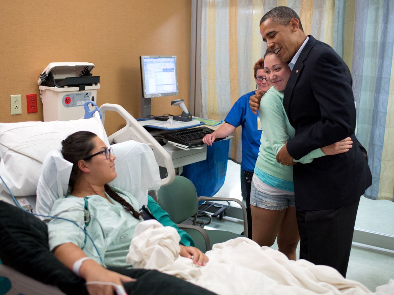 Obama meets with Colorado shooting victims - CBS News