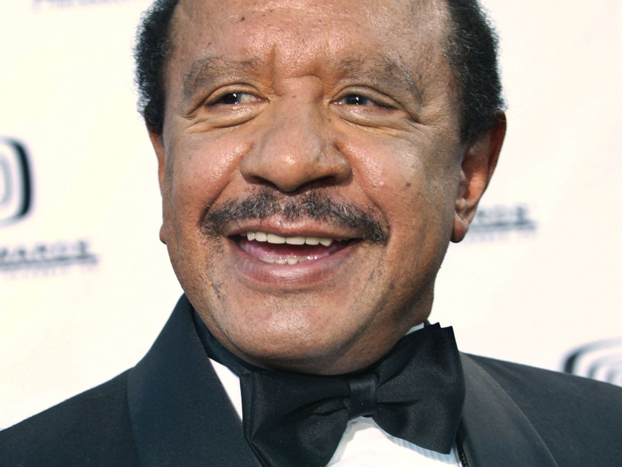 Will dispute prevents burial of Sherman Hemsley - CBS News