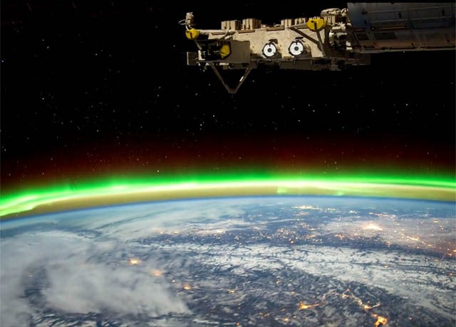 "View from the ISS at night" shows the beauty of Earth from space - CBS ...