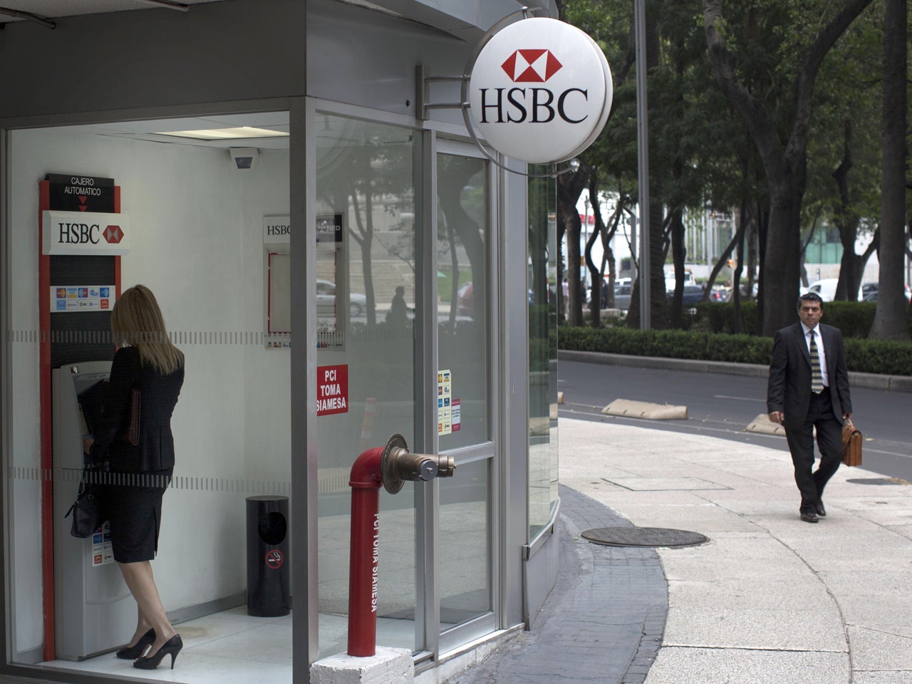 Mexico fines HSBC $28M in money laundering case - CBS News