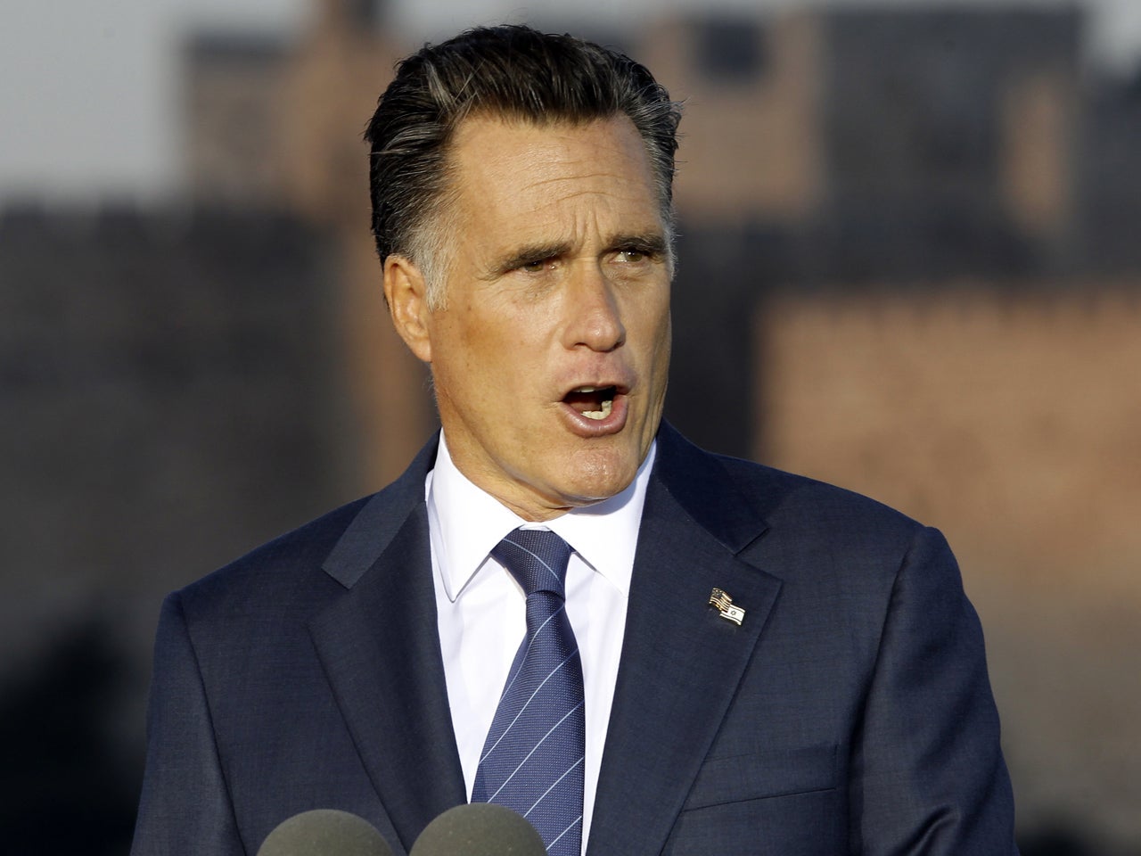 Facebook photo of Romney causes violent domestic dispute - CBS News