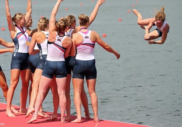 U.S. rowers win second straight Olympic gold in women's eight - CBS News