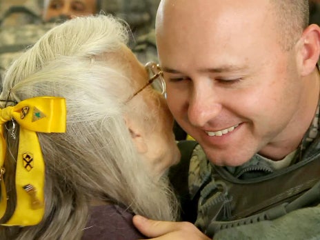 "The Hug Lady" hugs every single deploying and homecoming soldier at ...