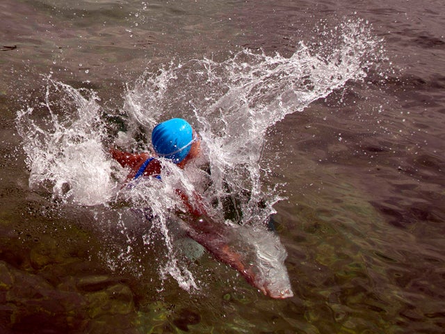 Nyad back in the water in Cuba-Florida record swim - CBS News