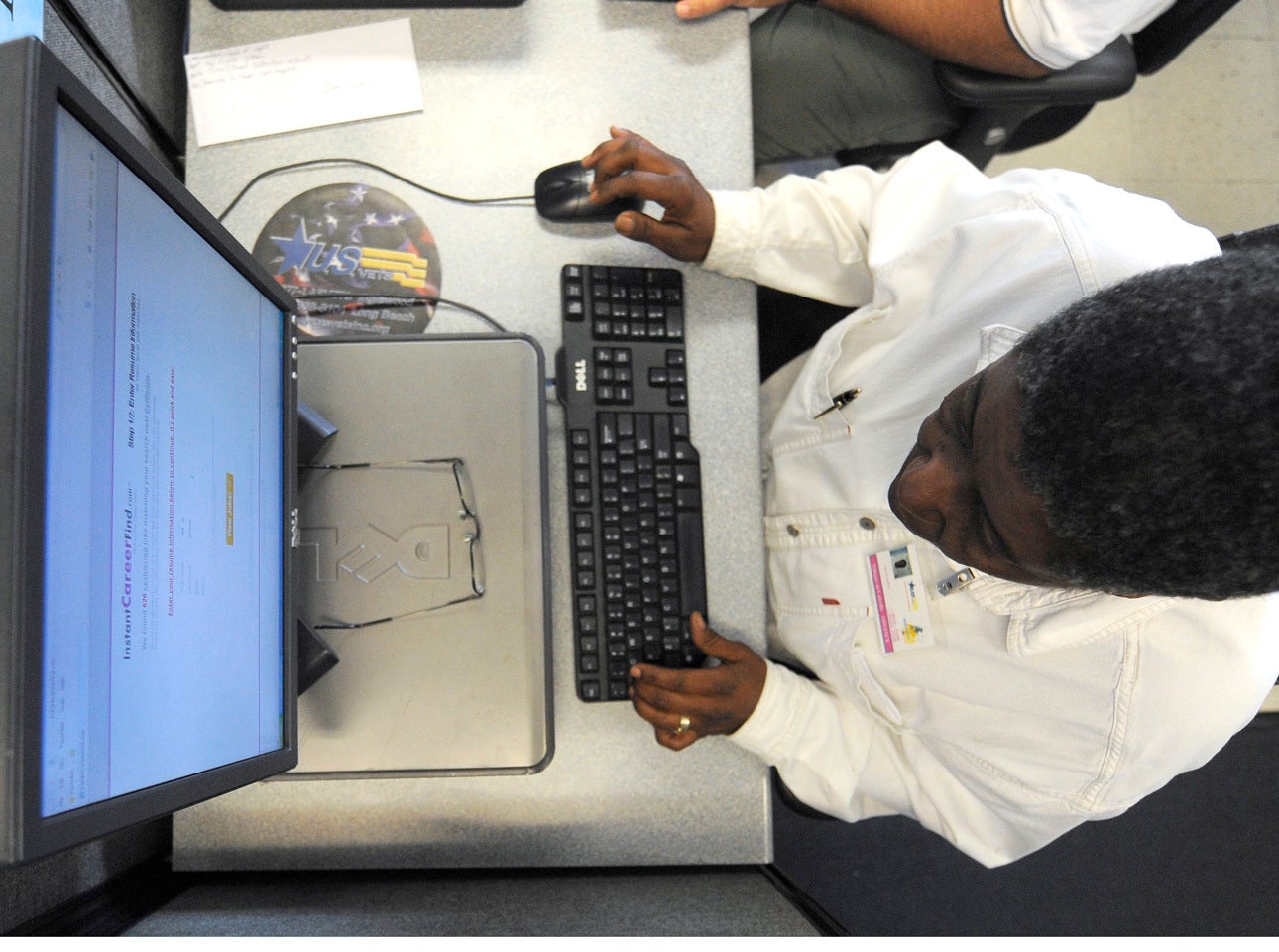 Living on the streets, but at home on Twitter - CBS News