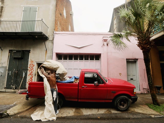 Hurricane Isaac makes landfall in La. - CBS News