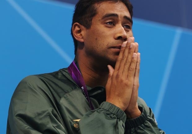 Shark attack survivor wins bronze at Paralympics - CBS News