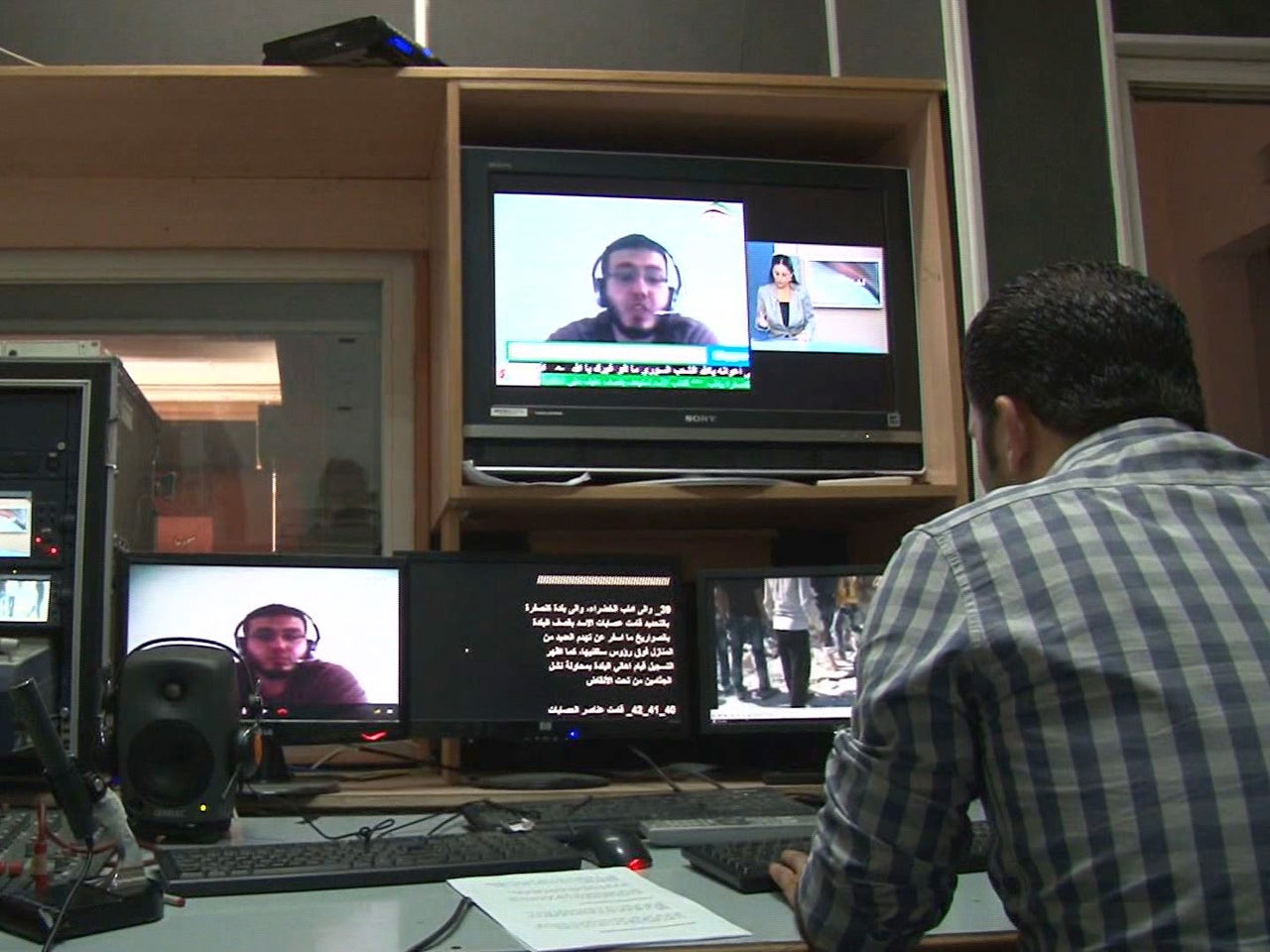 Inside a secret Syrian rebel TV channel - CBS News