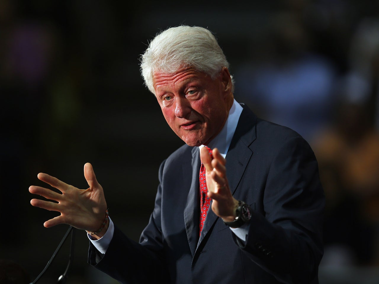 Bill Clinton hits the trail for Obama - CBS News
