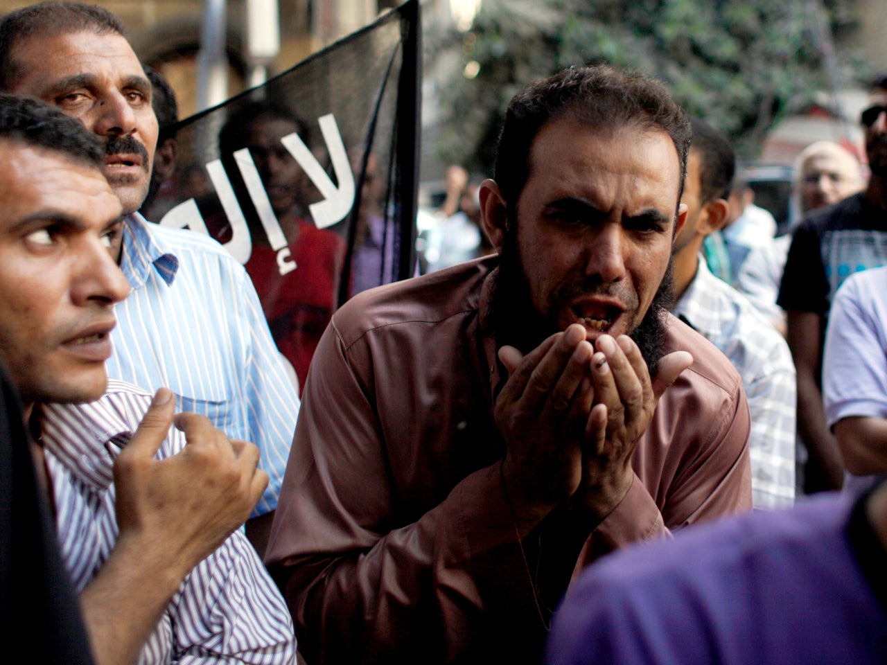 U.S. Embassy protests continue in Egypt - CBS News