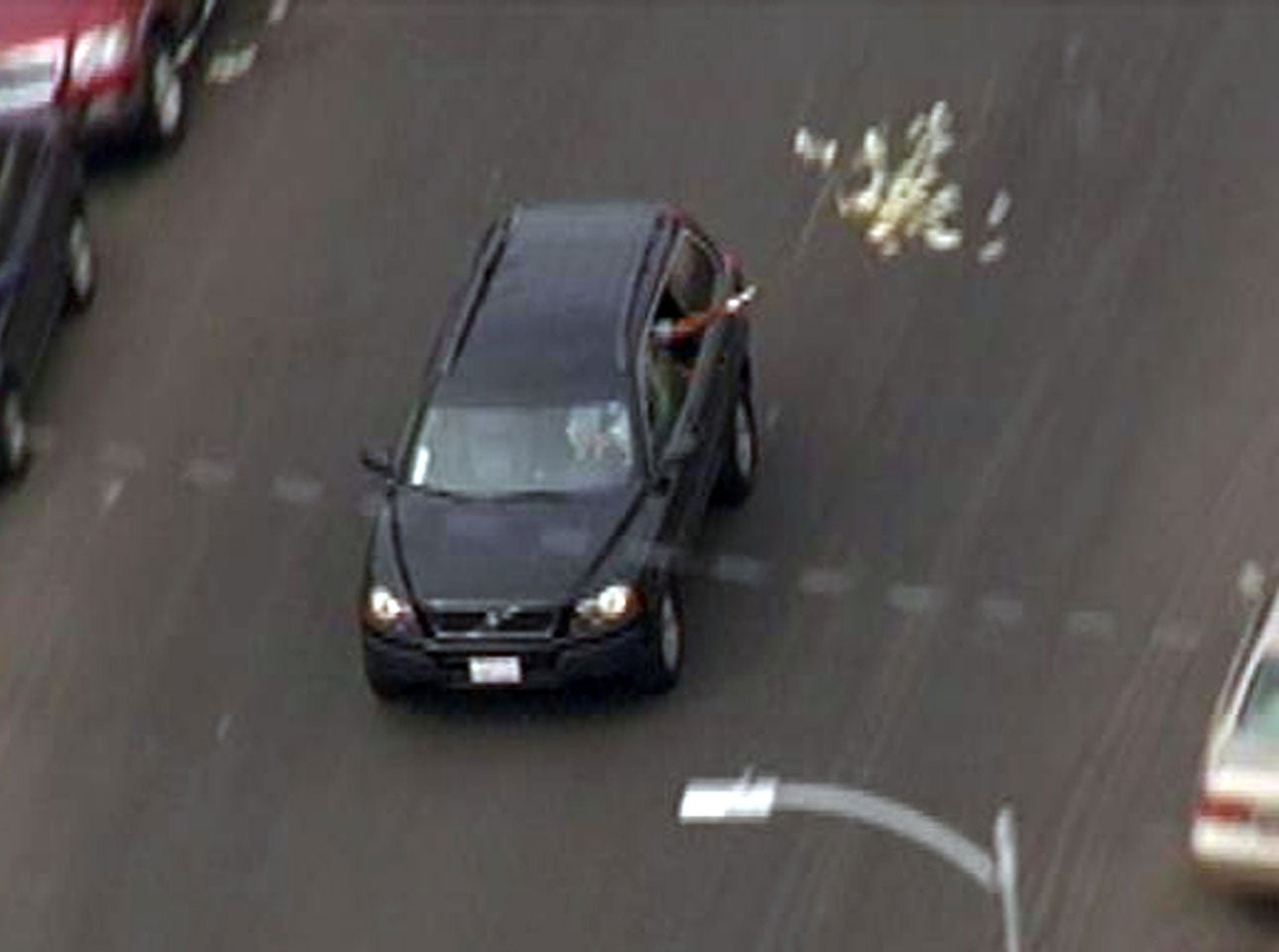 Bank robbery suspects hurl cash from speeding SUV during chase in L.A ...