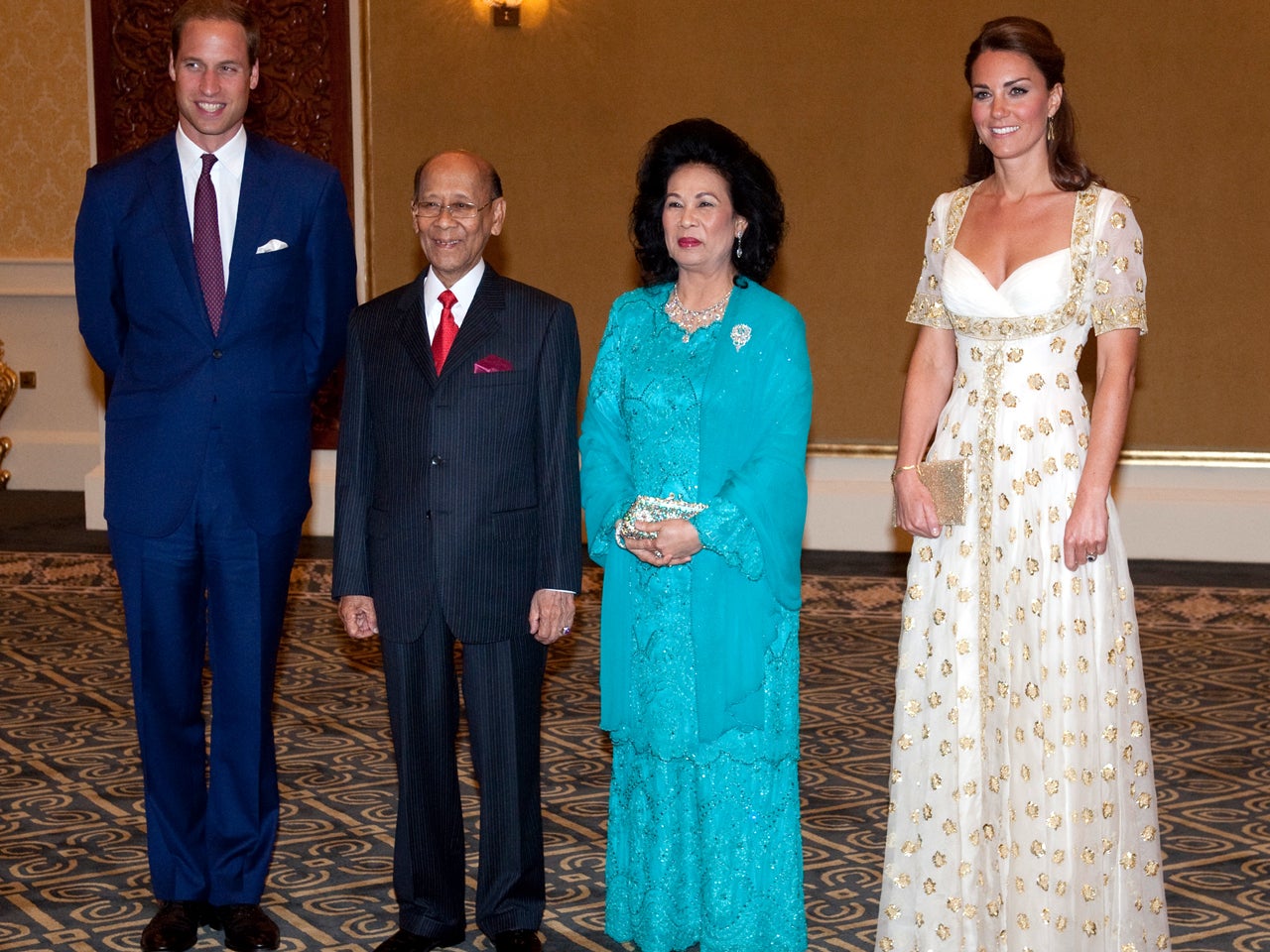 Duchess Kate dons Alexander McQueen for state dinner - CBS News