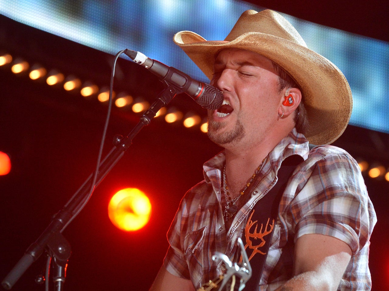 Jason Aldean on marriage: "We're fine" - CBS News