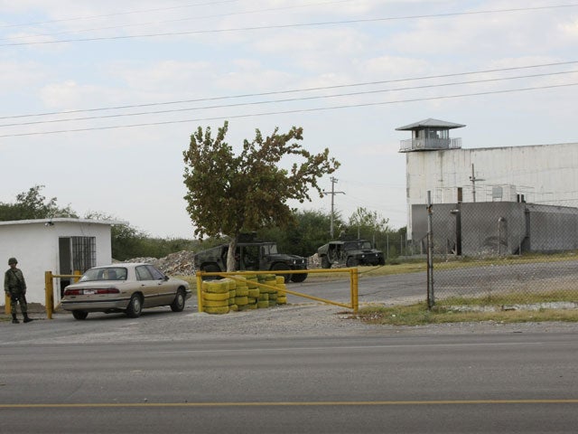 Over 130 inmates escape Mexican prison near Texas border - CBS News