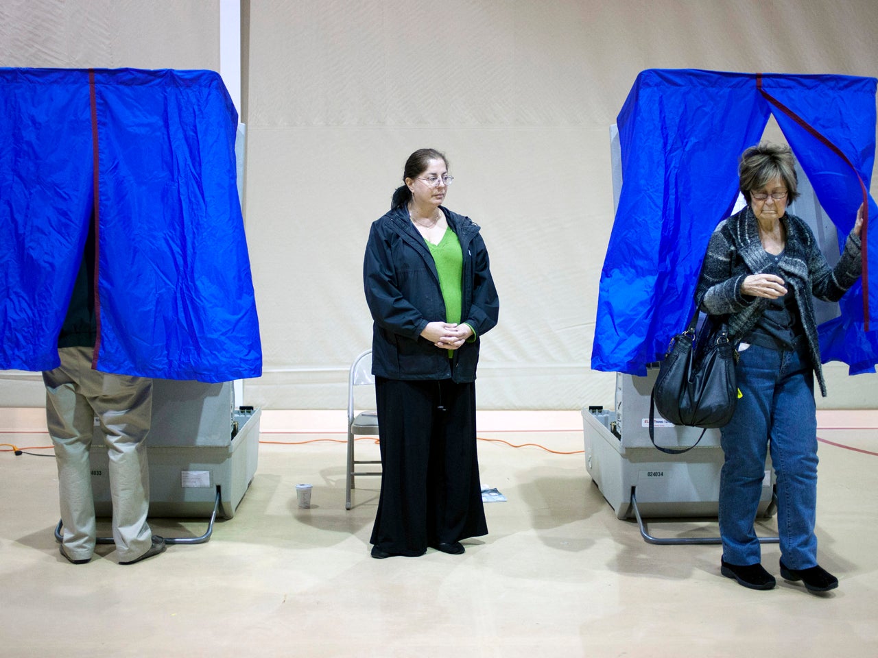 Voter registration fraud claims singe GOP - CBS News