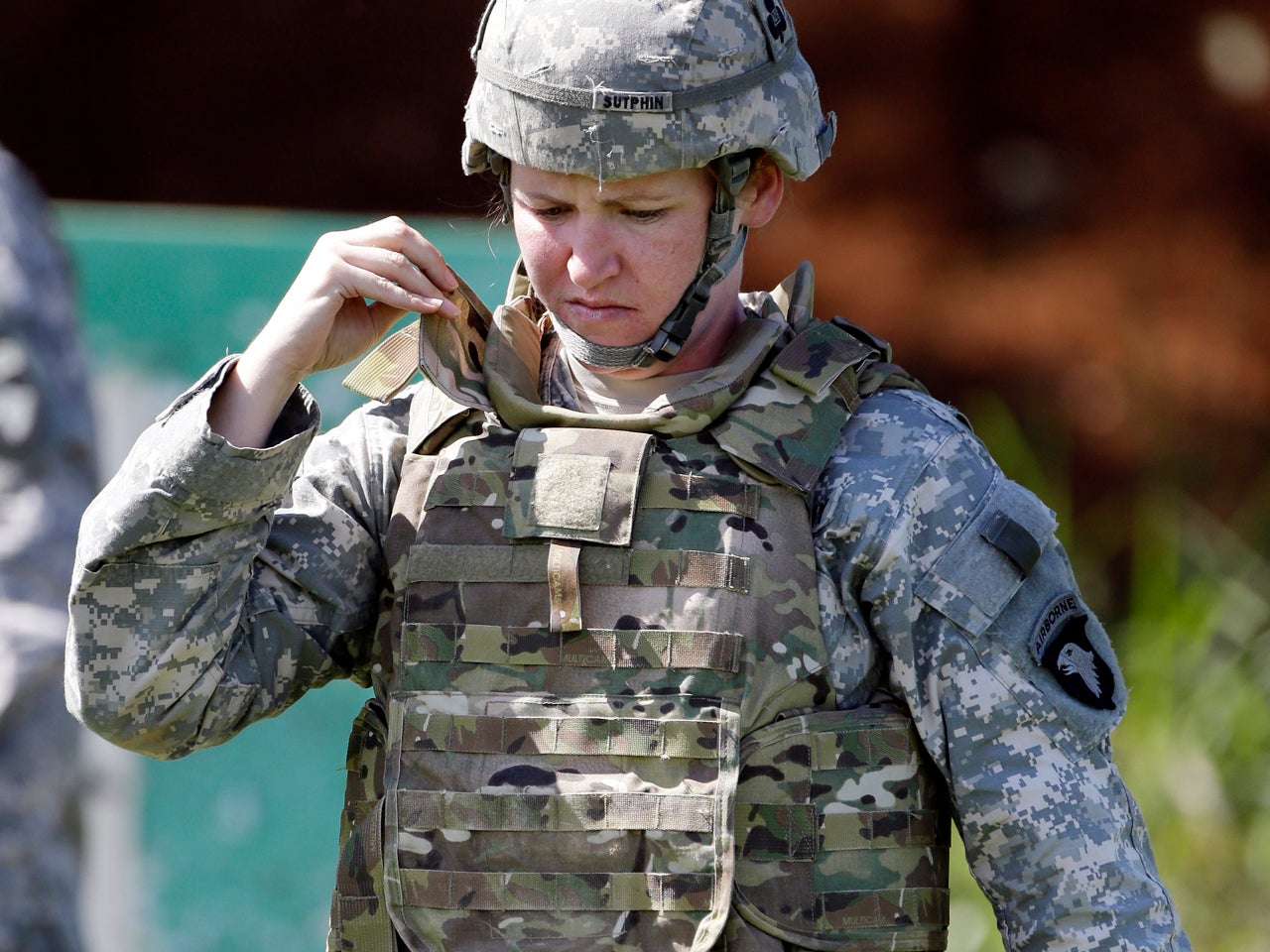 Body armor for females to be tried by G.I.s in Afghanistan - CBS News