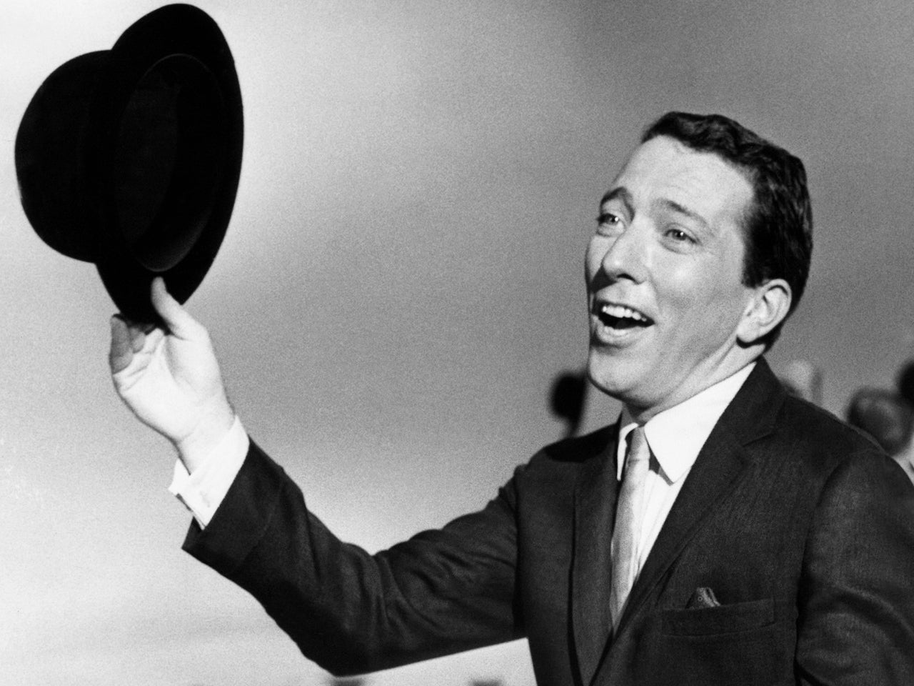 Andy Williams' had close relationship with the Kennedy family - CBS News