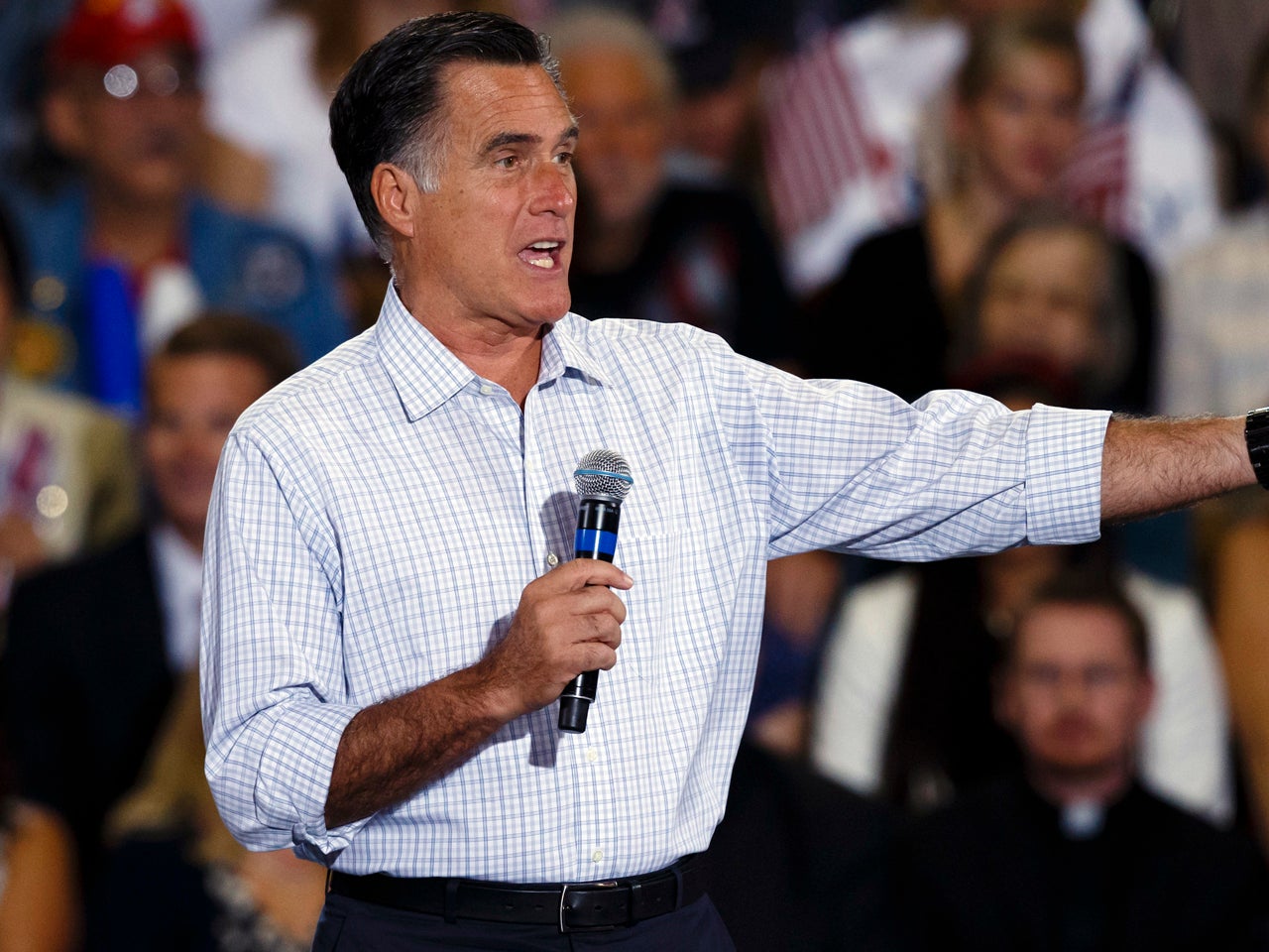 Romney tries image makeover, stressing empathy for average Americans ...