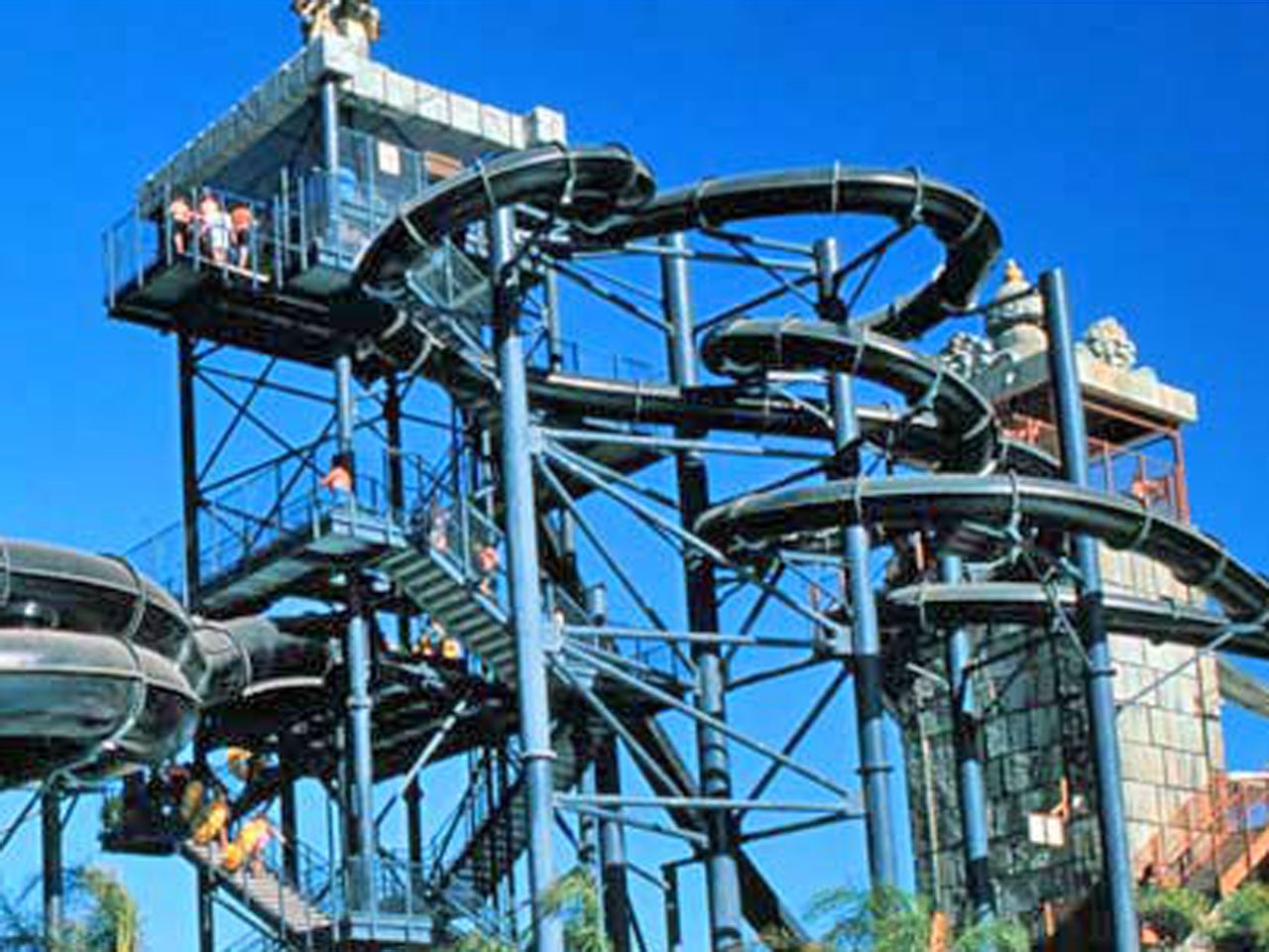 Calif. teen falls off 75-foot water slide - CBS News