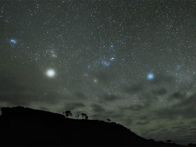 Watch: Spectacular video of Australia's night sky - CBS News