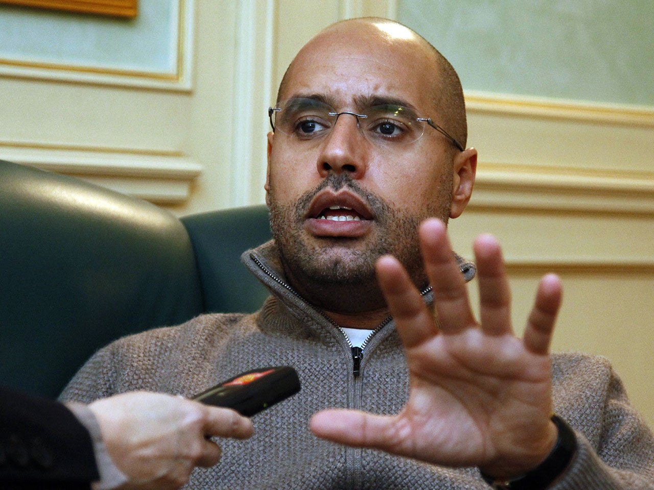 ICC debates where Qaddafi's son should be tried - CBS News