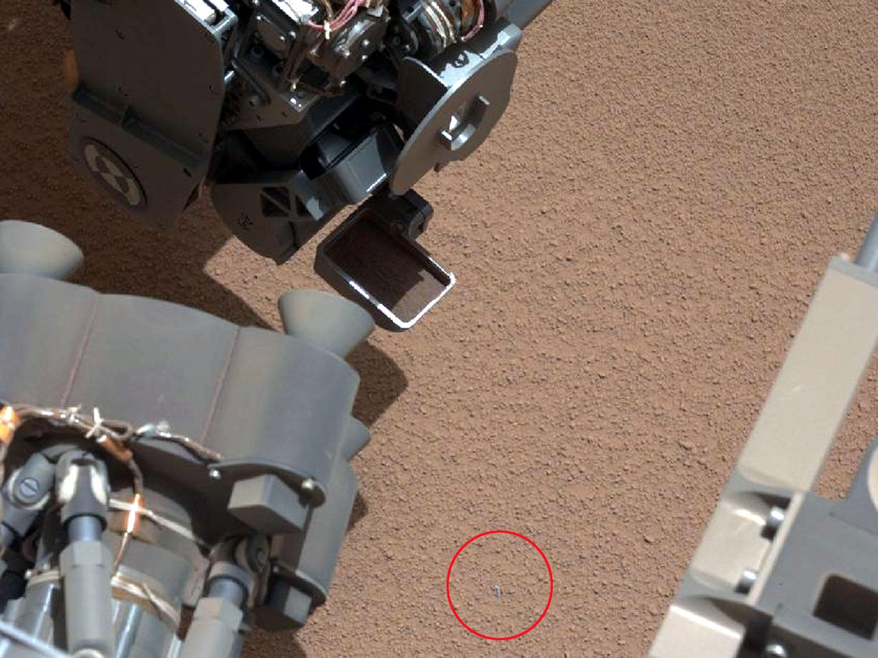 Bright object on Mars is plastic from Curiosity - CBS News