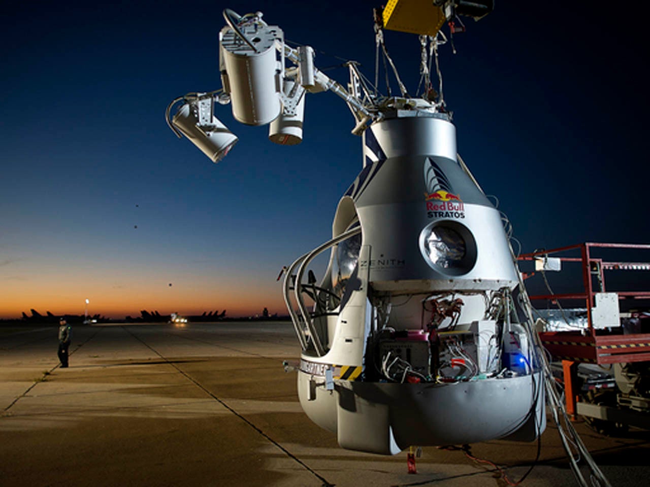 Supersonic skydive won't launch until Sunday - CBS News