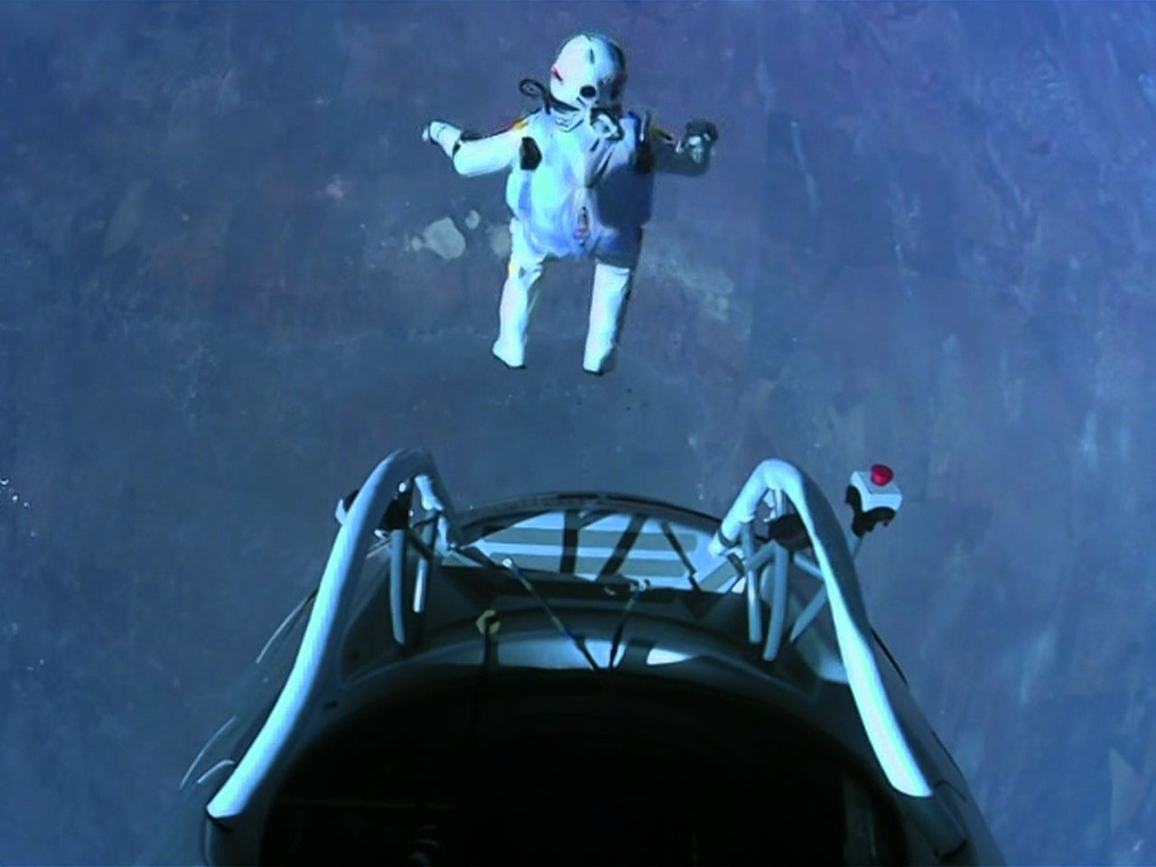 Skydiver successfully jumps from the edge of space - CBS News