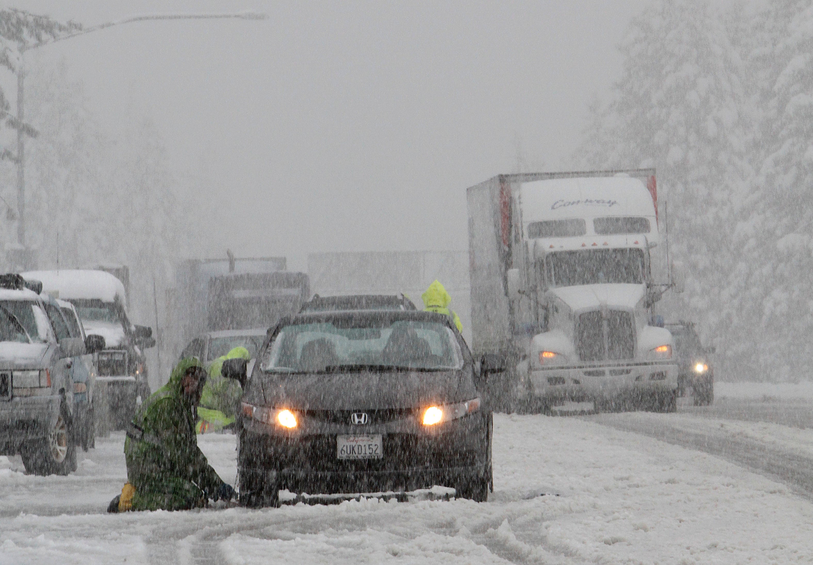 First winter storm brings 2 feet of snow to Calif. - CBS News