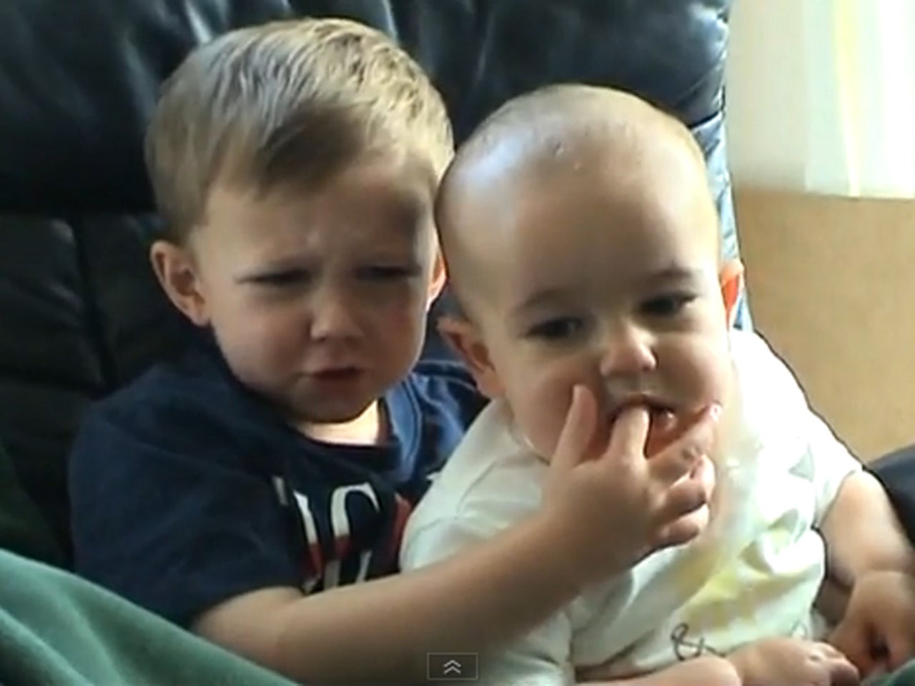 "Charlie Bit My Finger" boys cash in on catchphrase - CBS News