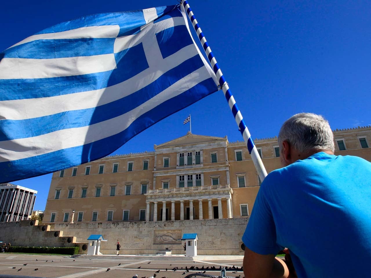 Greece beats deficit reduction targets - CBS News