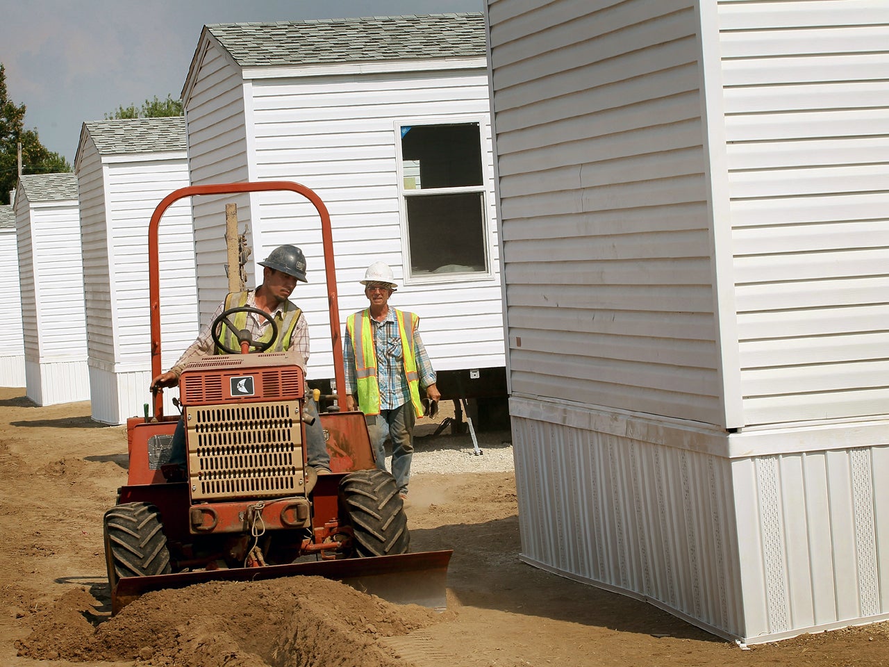 FEMA sending mobile homes for Sandy's homeless - CBS News