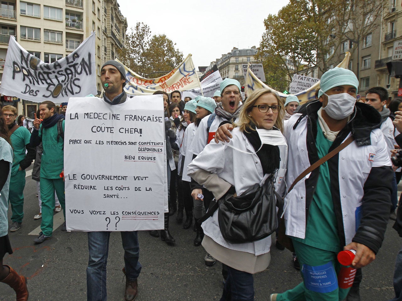 French doctors protest cost-control measures - CBS News