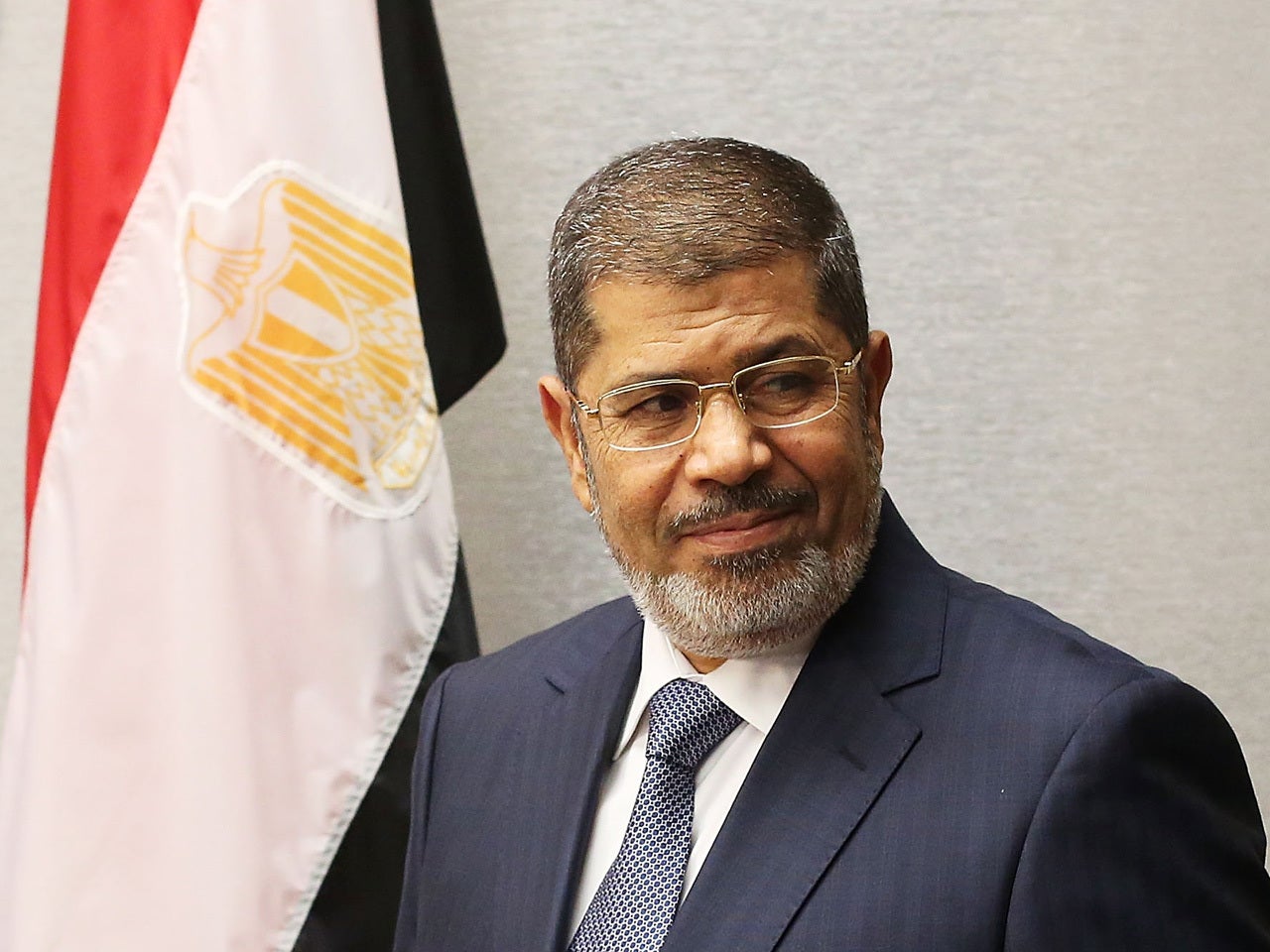 Egypt's Morsi grants himself far-reaching powers - CBS News