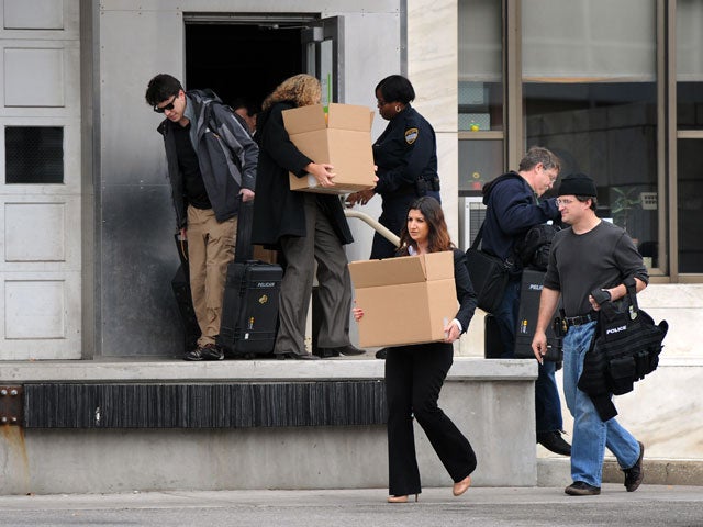 FBI raids Detroit Public Library offices - CBS News