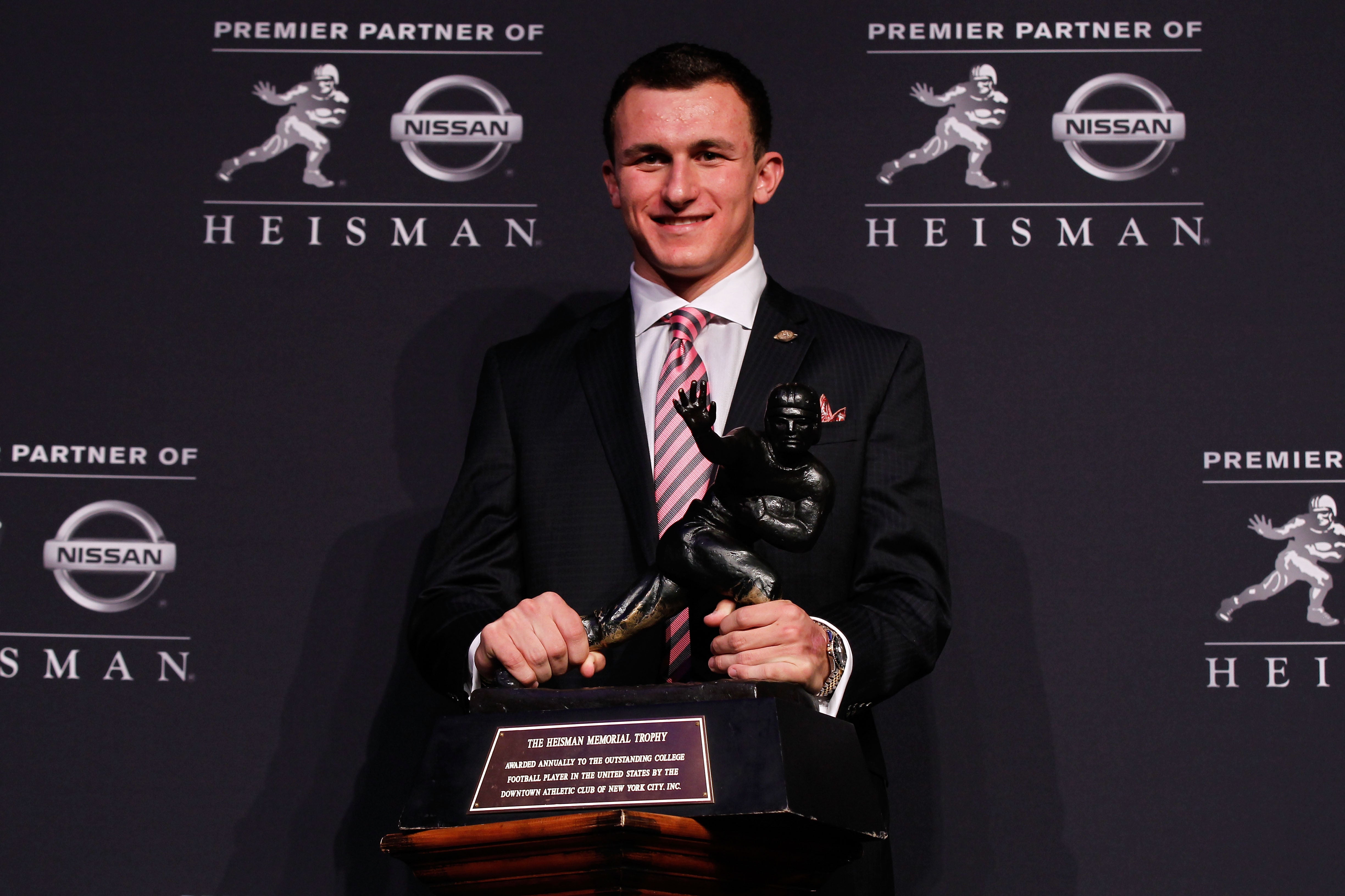 Manziel is first freshman Heisman Trophy winner - CBS News