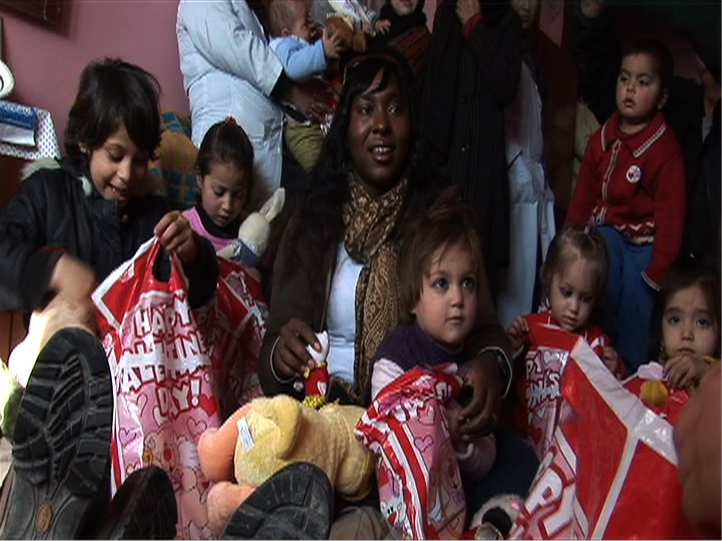 U.S. military charity reaches out to Afghans in need - CBS News