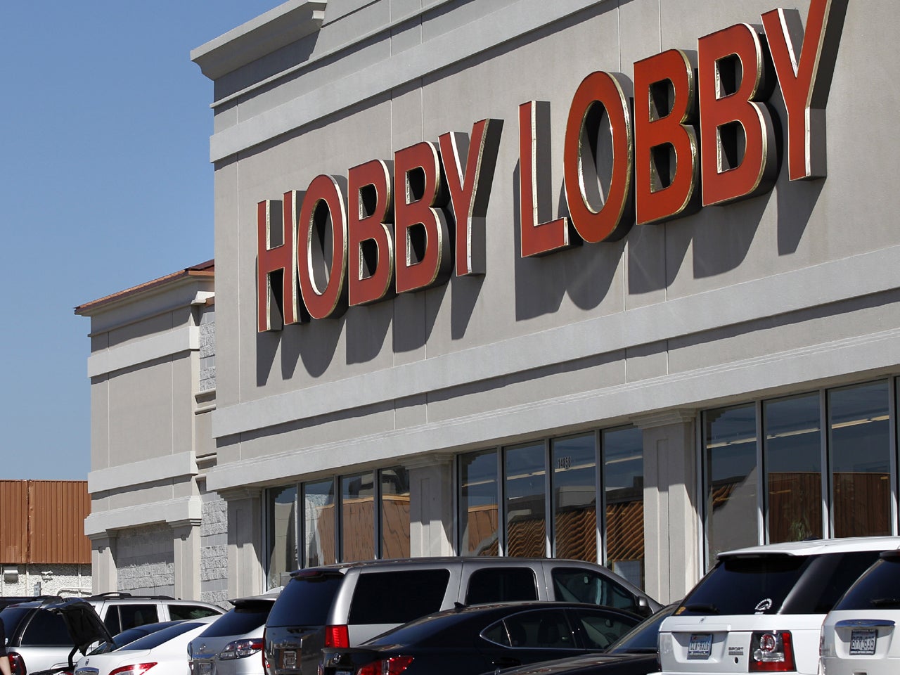 Hobby Lobby wins stay against birth control mandate - CBS News
