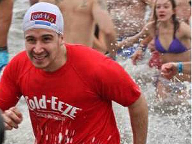Jersey Shore Star Takes Polar Bear Plunge Cbs News
