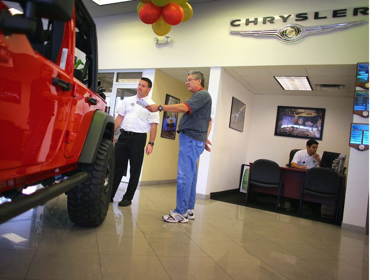 Chrysler profits dive on lower shipments - CBS News
