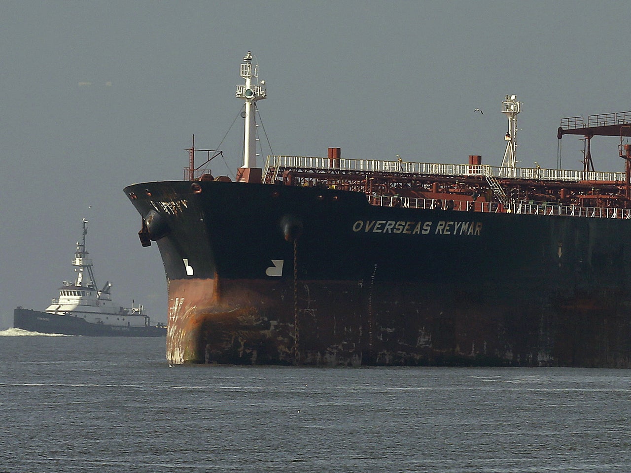 Tanker strikes San Francisco-Oakland Bay Bridge - CBS News