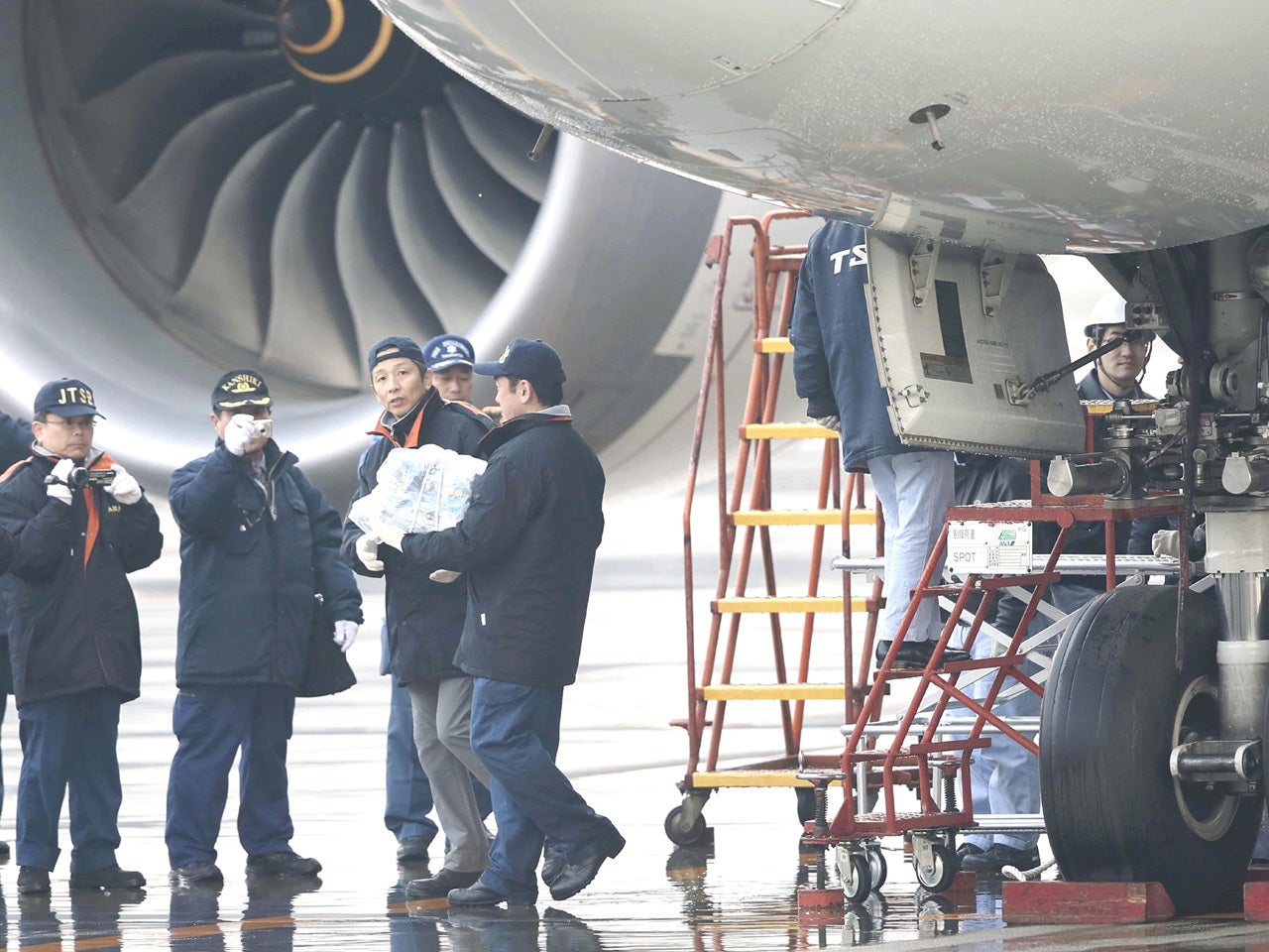 Japan: Excess voltage in Boeing 787 battery - CBS News