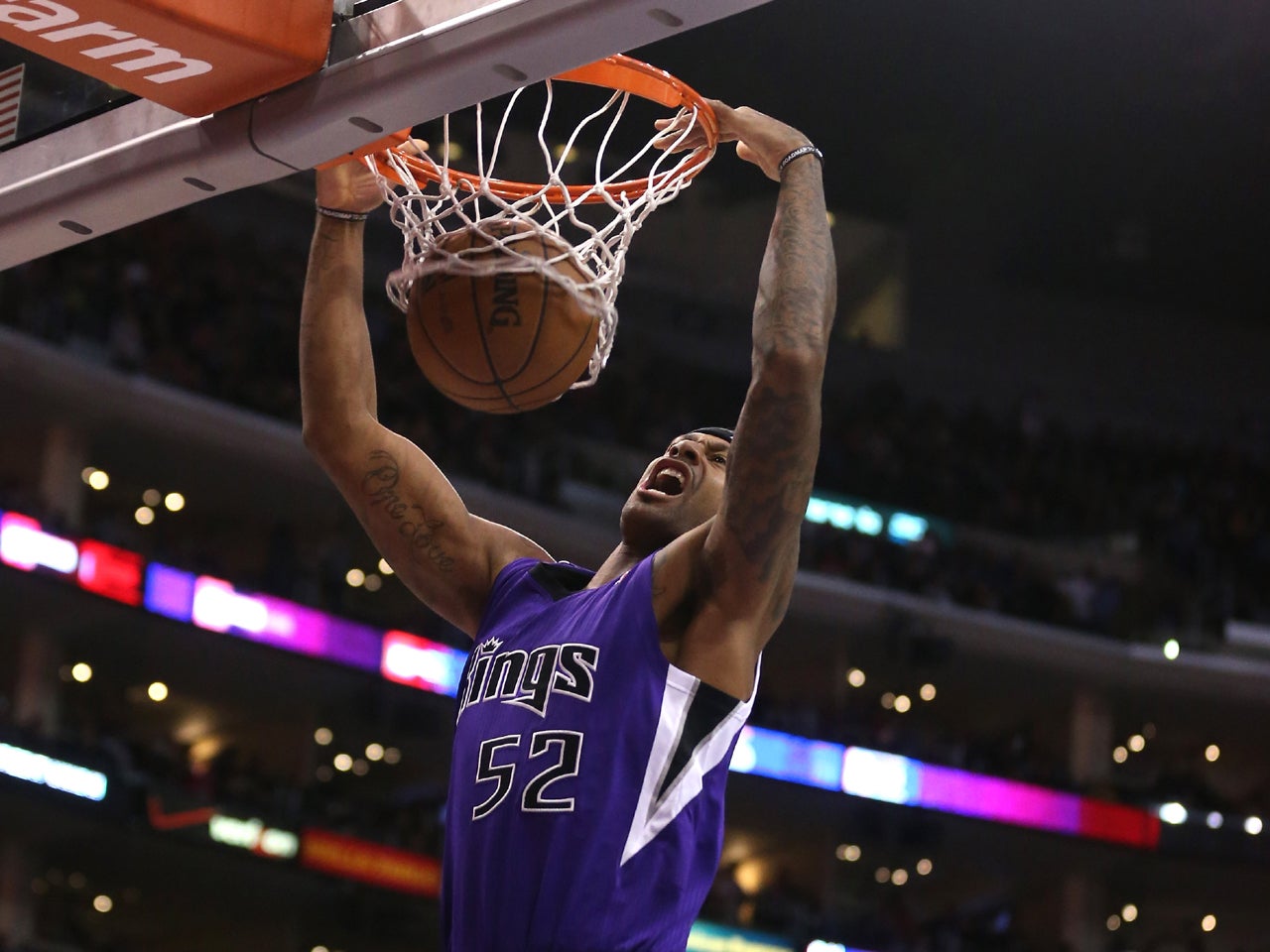 Sacramento Kings owners OK sale to Seattle group - CBS News