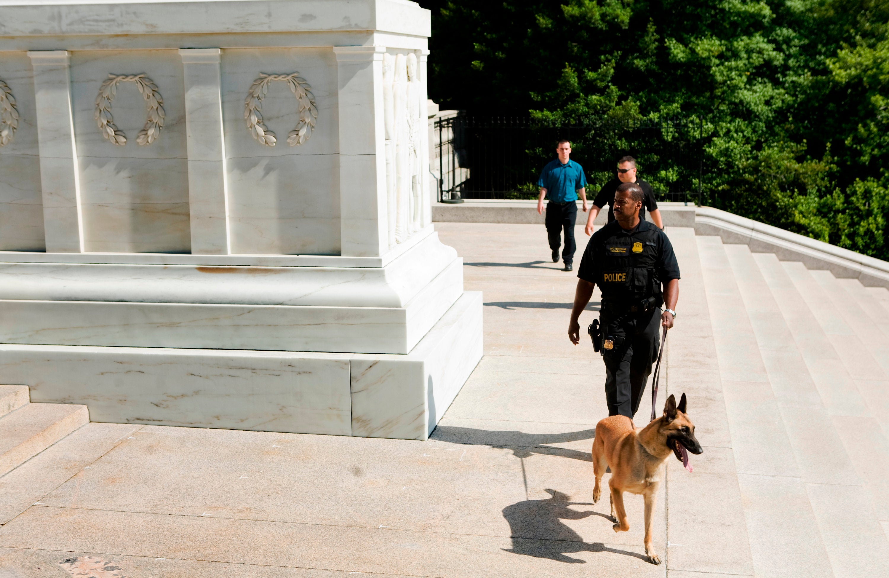 Secret Service dog dies in line of duty - CBS News