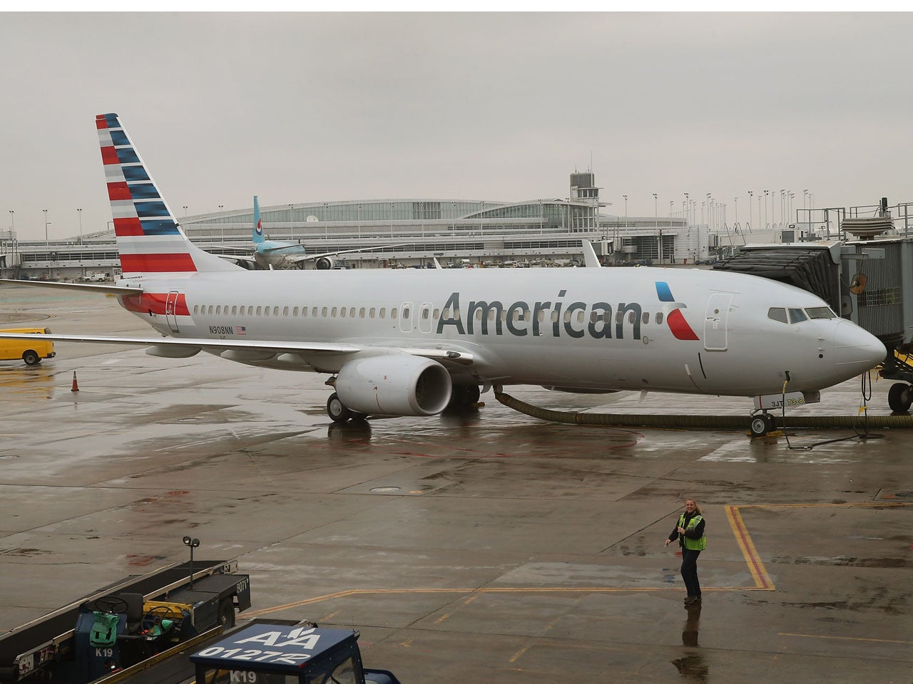 American to launch New York-L.A. shuttle - CBS News