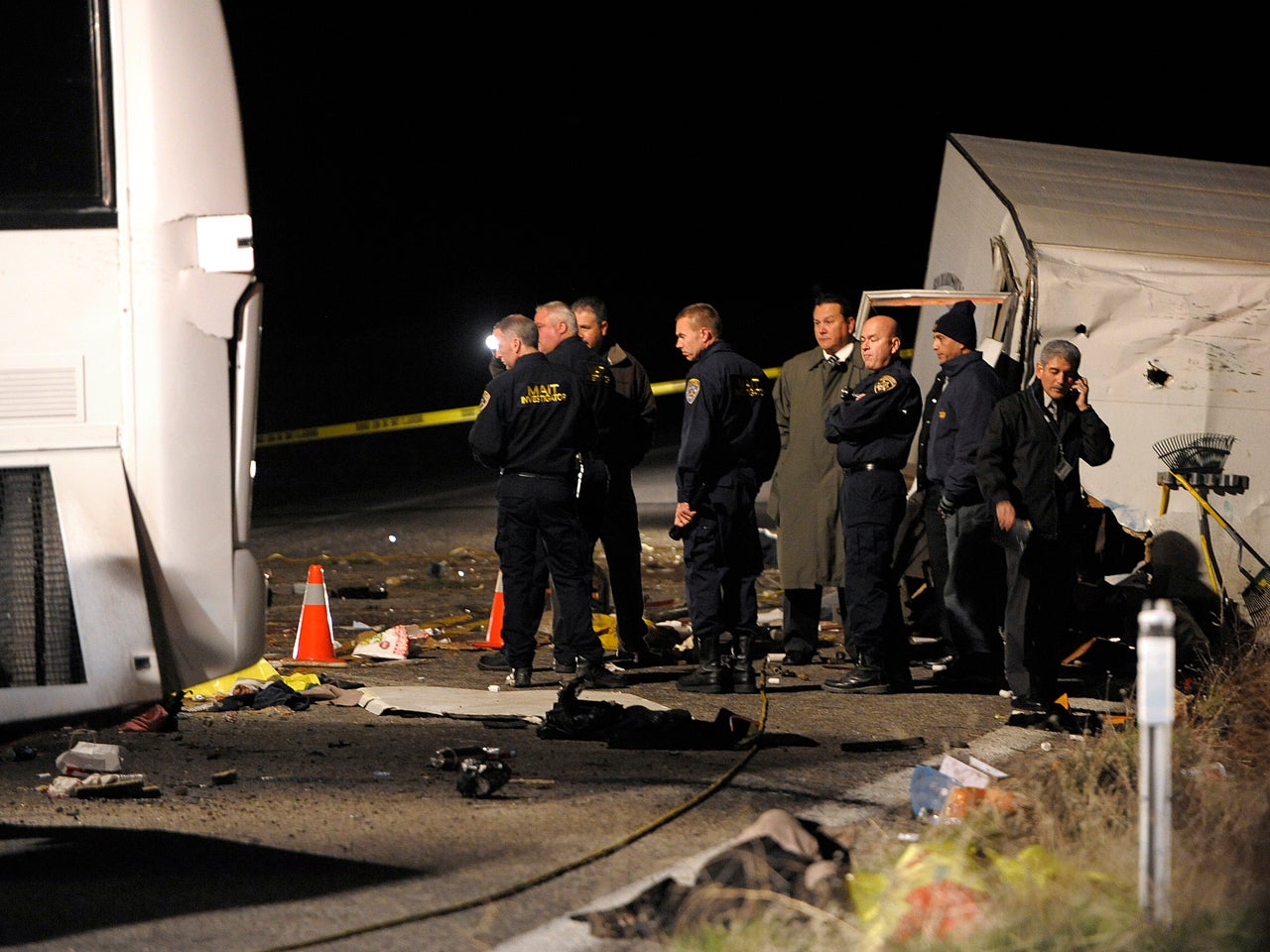 Tour bus crash kills at least 7 in California - CBS News