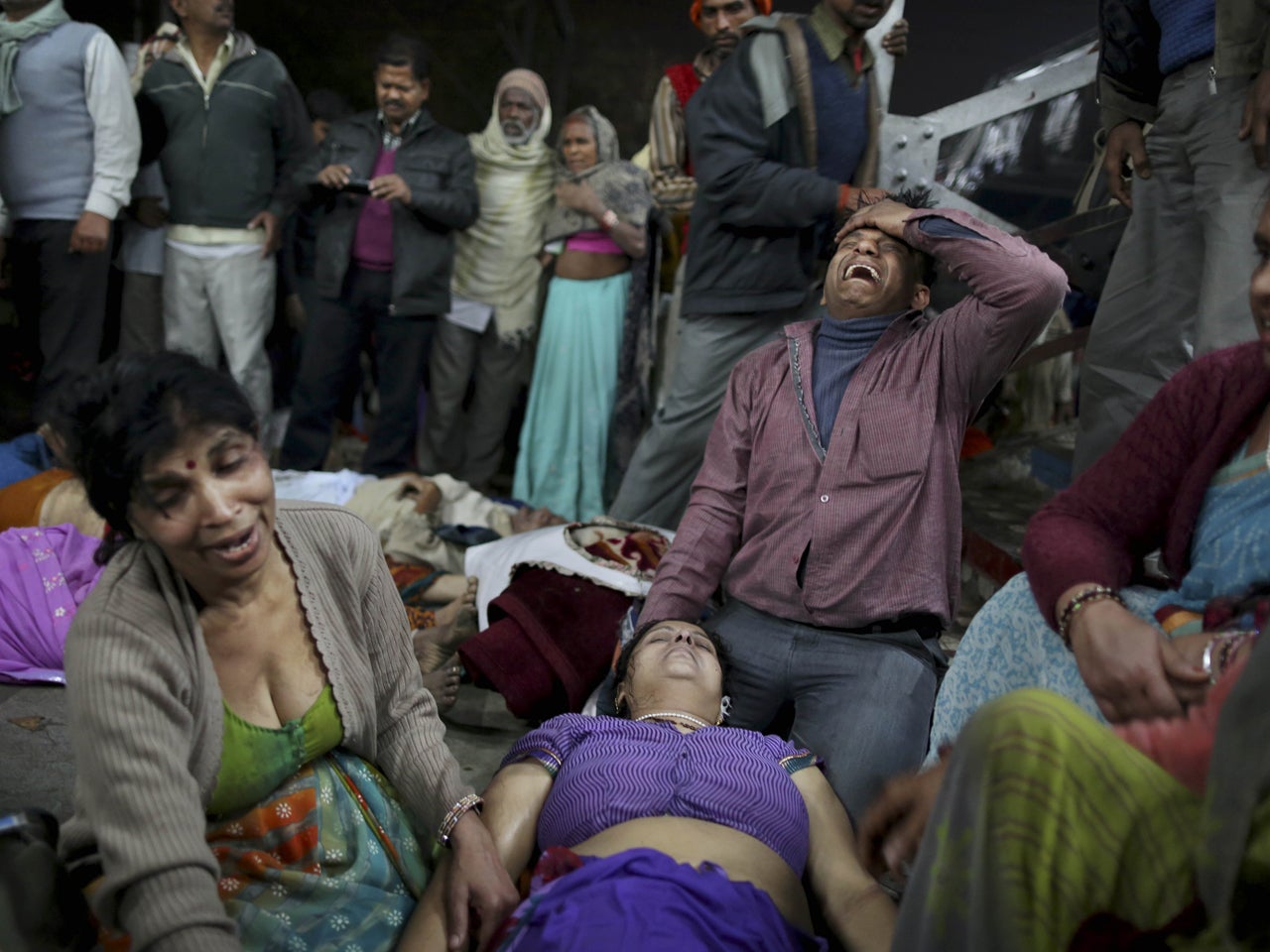 At least 31 killed at India Hindu festival - CBS News